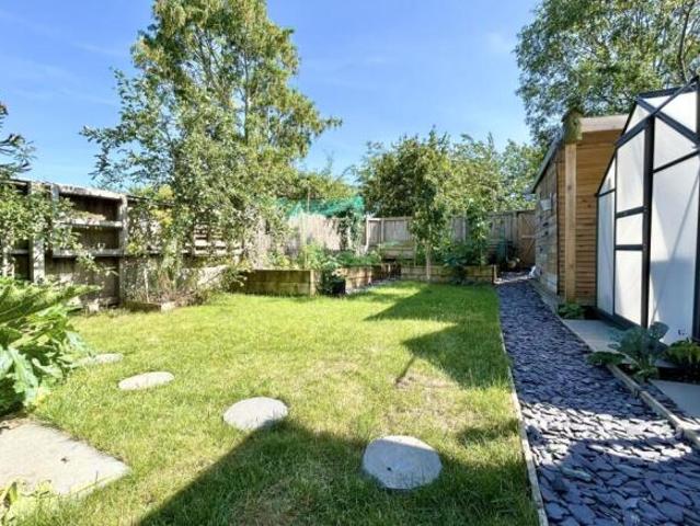 5 bedroom semi detached house for sale in Queensfield, Swindon, SN2