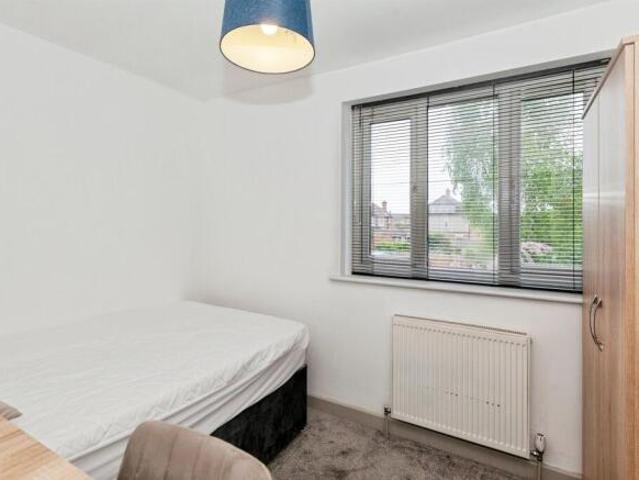 5 bedroom semi detached house for sale in Raymond Road, Slough, SL3