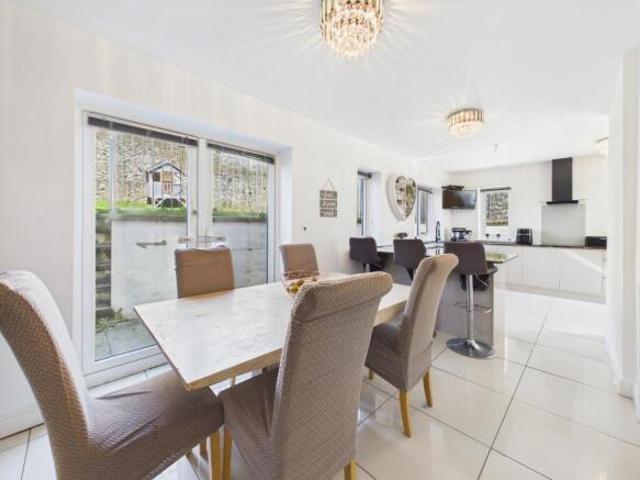 5 bedroom semi detached house for sale in Sapgate Lane, Bradford, BD13