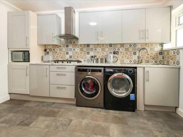 5 bedroom semi detached house for sale in Seymour Road, Slough, SL1