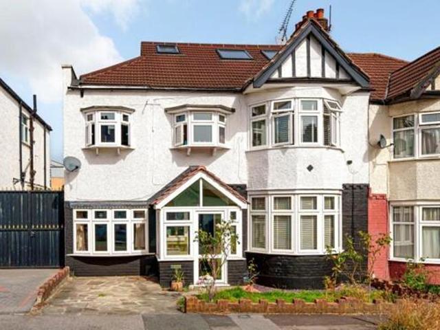5 Bedroom Semi detached House For Sale In South Woodford, London