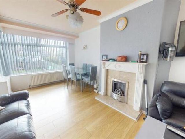 5 bedroom semi detached house for sale in Southmere Oval, Bradford, BD7