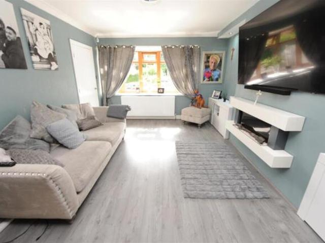5 bedroom semi detached house for sale in Summerbridge Crescent, Eccleshill, BD10