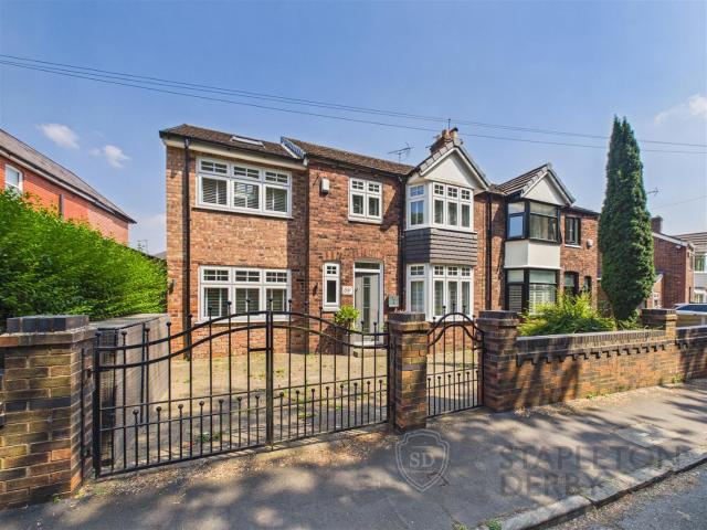 5 Bedroom Semi Detached House for Rent