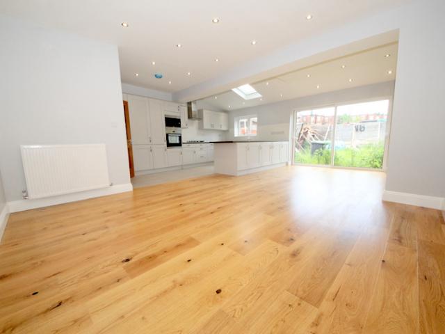 5 bedroom Semi Detached house for rent