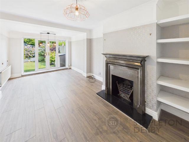 5 Bedroom Semi Detached House for Rent