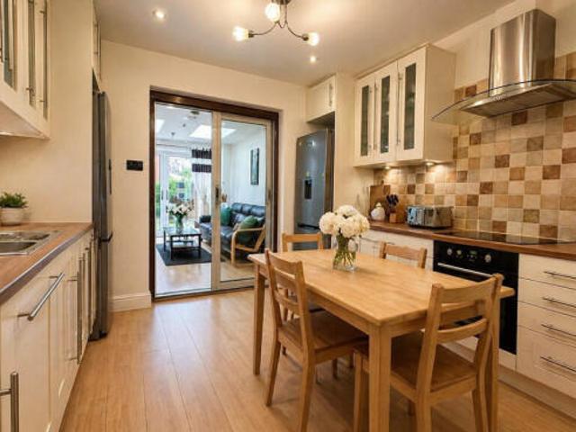 5 bedroom semi detached house for rent in 5 Bed Aldershot Road, GU2