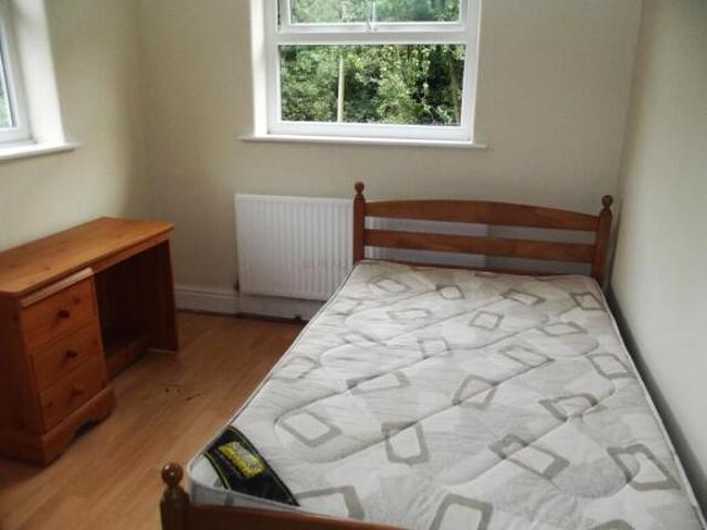 5 bedroom semi detached house for rent in 155 Old hall Lane, M14