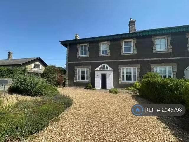 5 bedroom semi detached house for rent in The Links, Newmarket.