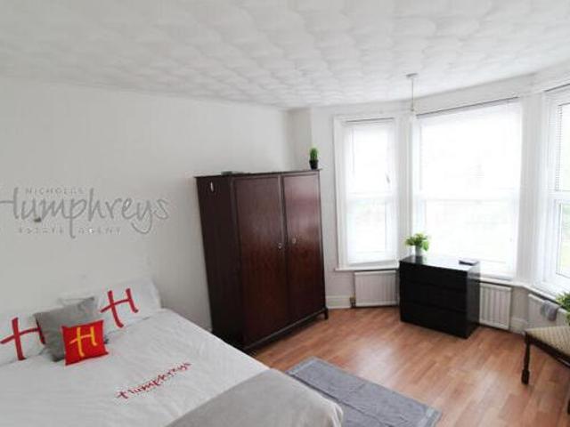 5 Bedroom Semi detached House For Rent In The Polygon, Southampton