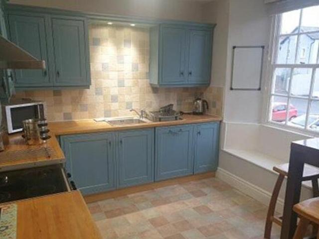 5 Bedroom Semi detached House For Rent In The Weint