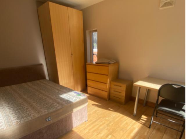 5 bedroom semi detached house for rent in Walmsley Road, Leeds, West Yorkshire, LS6