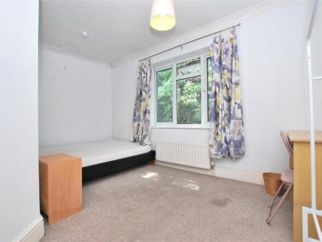 5 bedroom semi detached house for rent in Weston Road, Guildford, Surrey, GU2