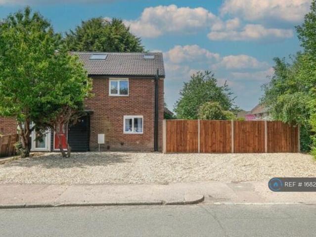 5 bedroom semi detached house for rent in Westlea Avenue, Watford, WD25