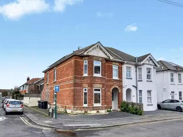5 bedroom semi detached house for rent in Winton, Bournemouth.