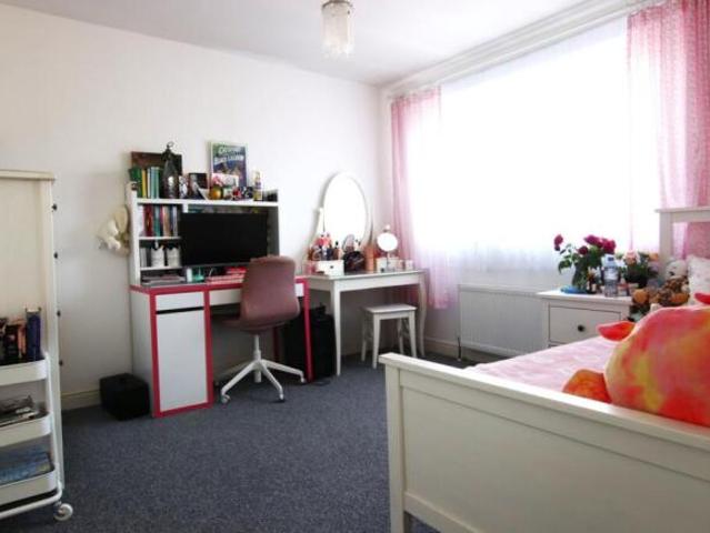5 bedroom semi detached house for rent in Willow Wood Crescent, London, SE25