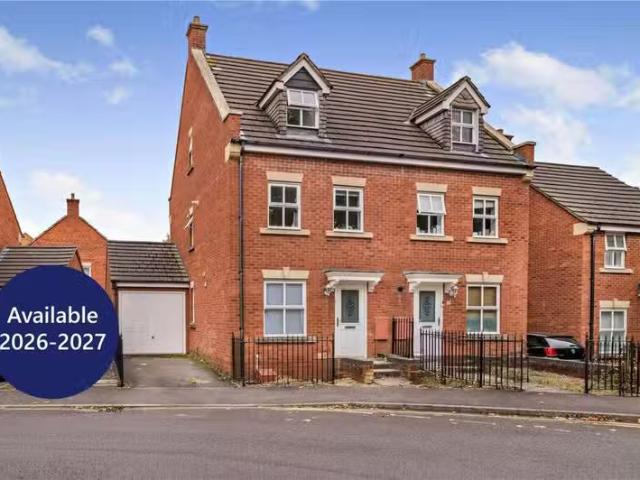 5 bedroom semi detached house for rent in Wright Way, Stoke Pa.