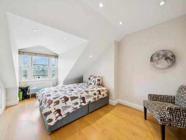 5 bedroom semi detached house for rent in Wyatt Drive, Barnes, SW13