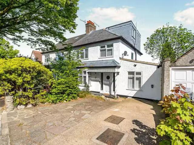 5 bedroom semi detached house for rent in Alexandra Crescent.