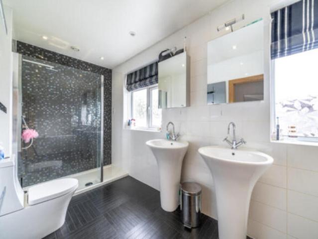 5 bedroom semi detached house for rent in Ash Grove, West Wickham, BR4