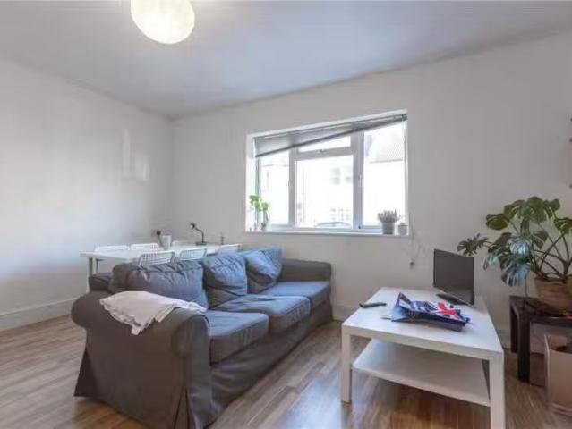 5 bedroom semi detached house for rent in Ashley Down Road, As.