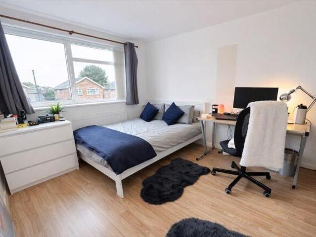 5 bedroom semi detached house for rent in Arnesby Road, Nottingham, NG7