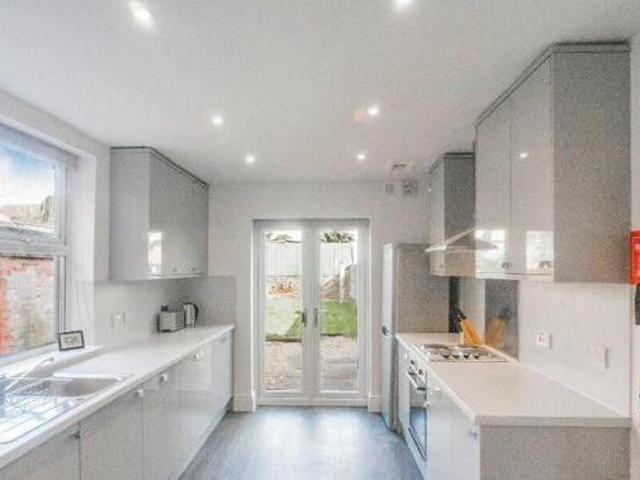 5 Bedroom Semi detached House For Rent In Beeston, Nottingham