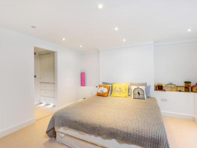 5 bedroom semi detached house for rent in Bovingdon Road, London, SW6