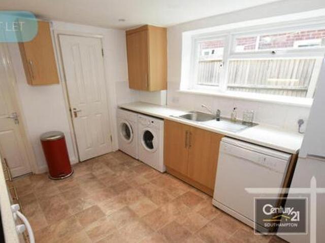 5 Bedroom Semi detached House For Rent In Blackberry Terrace, Southampton