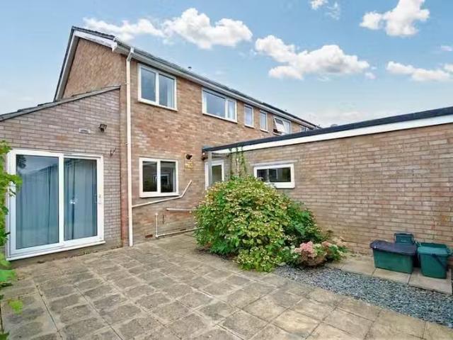 5 bedroom semi detached house for rent in Broome Grove, CO7