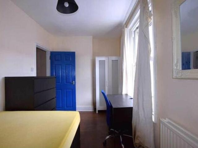 5 Bedroom Semi detached House For Rent In Canterbury, Kent