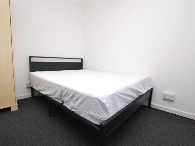 5 bedroom semi detached house for rent in Cabell Road, Guildford, Surrey, GU2