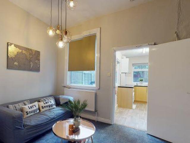 5 Bedroom Semi detached House For Rent In Carrington, Nottingham