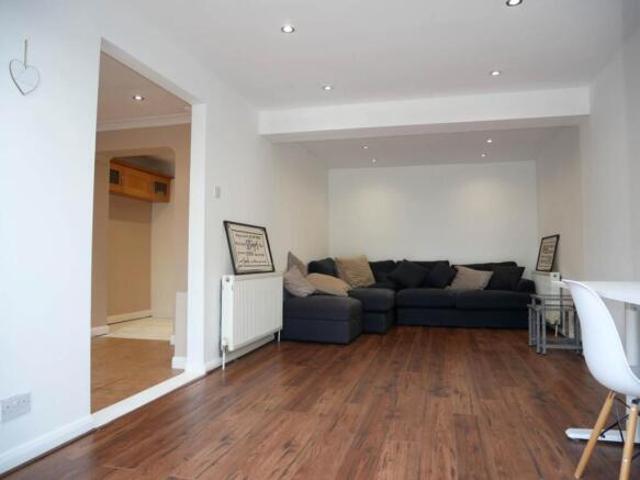 5 bedroom semi detached house for rent in Childscroft Road, Rainham, Kent, ME8