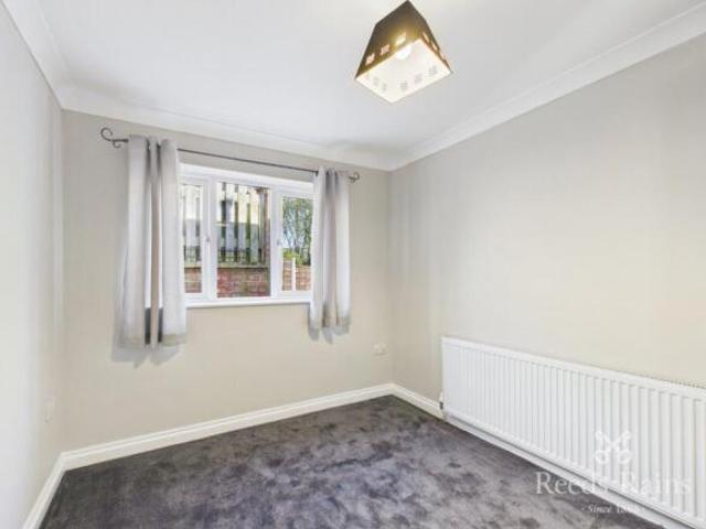 5 bedroom semi detached house for rent in Croftdale Grove, Leeds, West Yorkshire, LS15