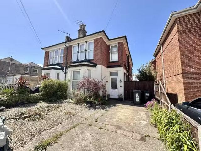 5 bedroom semi detached house for rent in Drummond Road, Bosco.