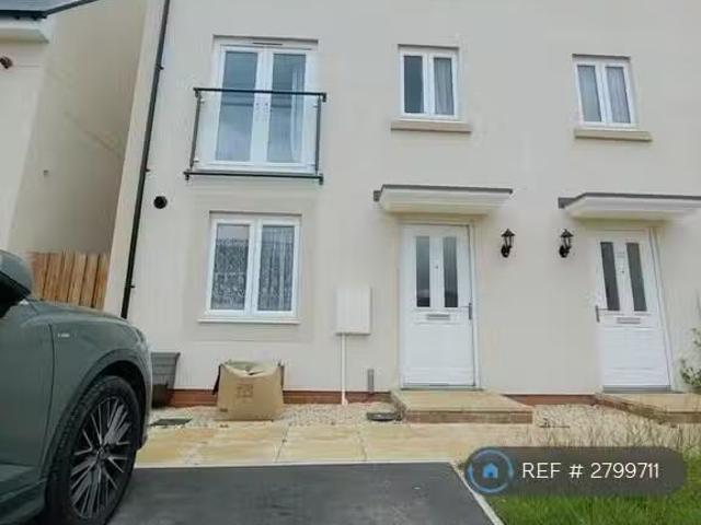 5 bedroom semi detached house for rent in Edward Parker Road.