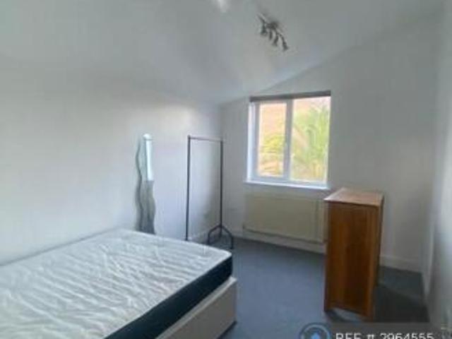 5 bedroom semi detached house for rent in Fenham Road, London, SE15