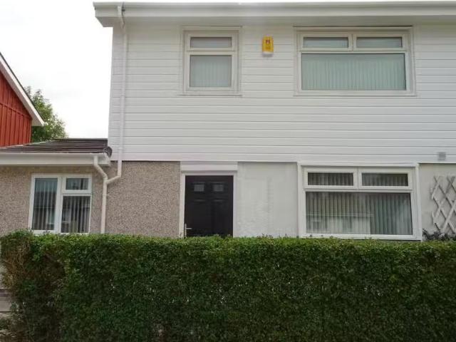 5 bedroom semi detached house for rent in Founder Close, Canle.