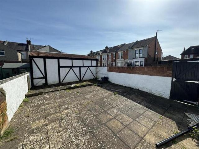 5 bedroom semi detached house for rent in Francis Avenue, Southsea, PO4