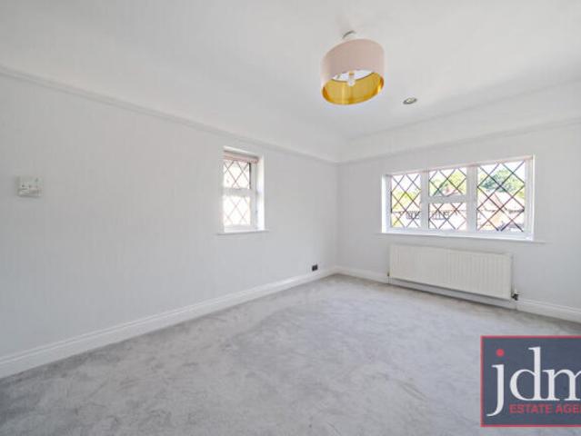5 bedroom semi detached house for rent in Great Thrift, Petts Wood, Orpington, BR5