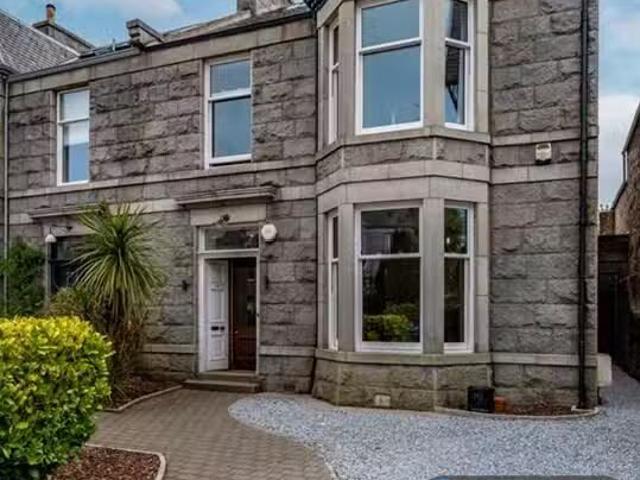 5 bedroom semi detached house for rent in Hamilton Place, Aber.