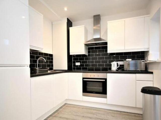 5 Bedroom Semi detached House For Rent In Hendon