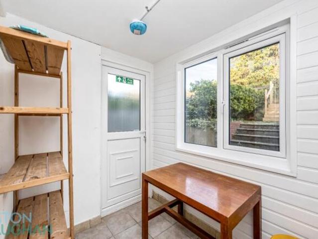 5 bedroom semi detached house for rent in Hillside, Brighton, BN2