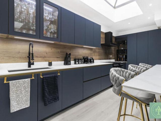 5 bedroom semi detached house for rent in Holly Hill, London, N21 1NP, N21