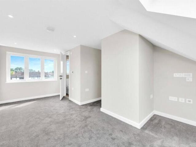 5 bedroom semi detached house for rent in Holmesdale Road, Bexleyheath, Kent, DA7