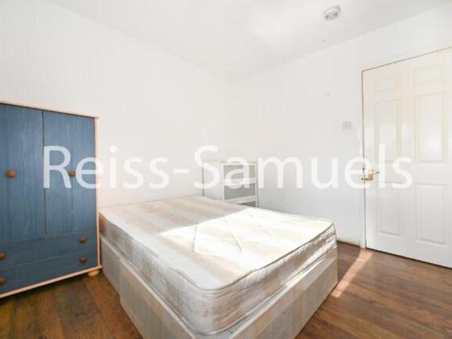 5 bedroom semi detached house for rent in Ironmongers Place, Canary Wharf, London, E14