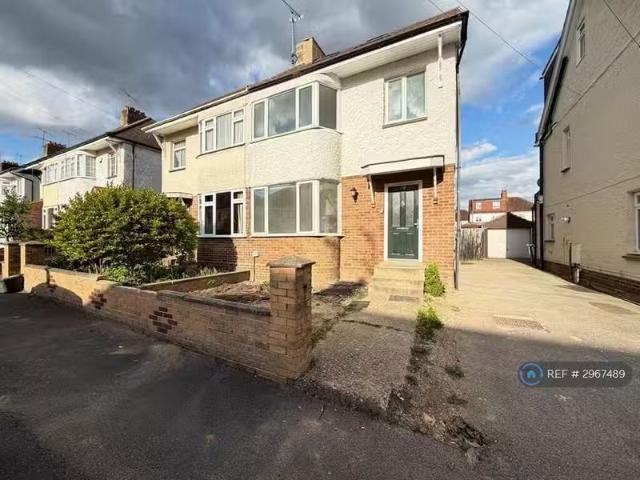 5 bedroom semi detached house for rent in Jubilee Road, Alders.