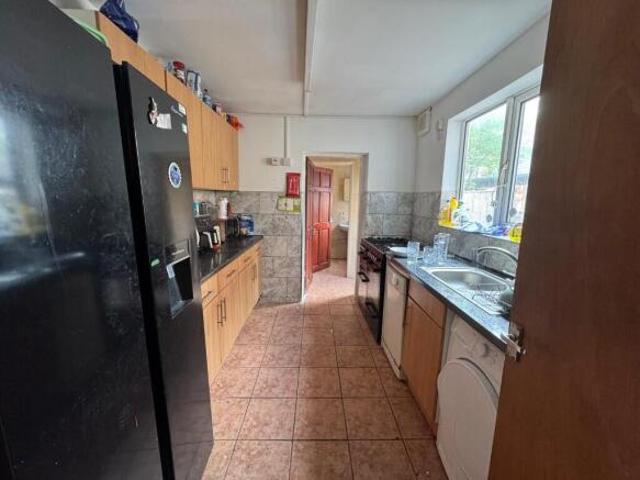 5 bedroom semi detached house for rent in Kimbolton Avenue, Lenton, NG7