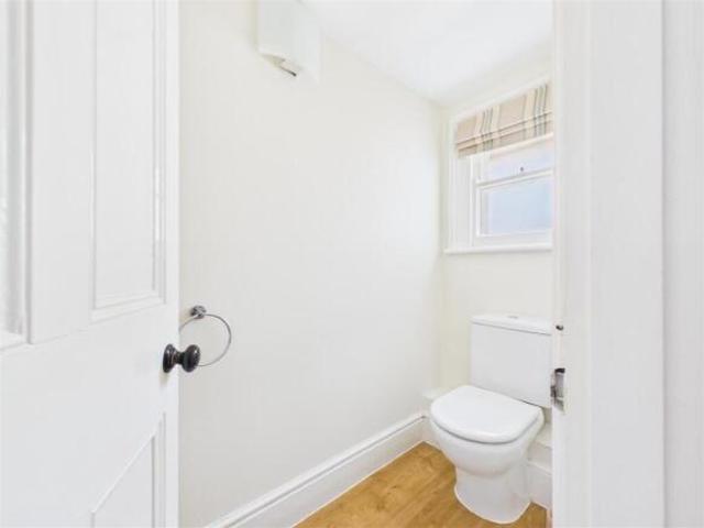 5 bedroom semi detached house for rent in Kings Road, Cheltenham, GL52